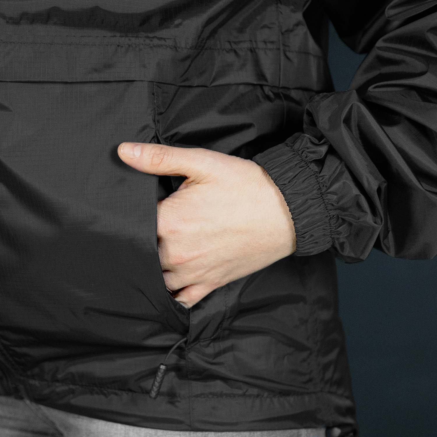 TRENDS | Swiss Peak Urban Windbreaker