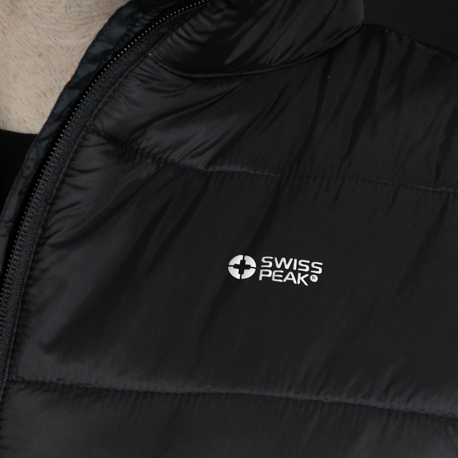 TRENDS | Swiss Peak Urban Puffer Vest
